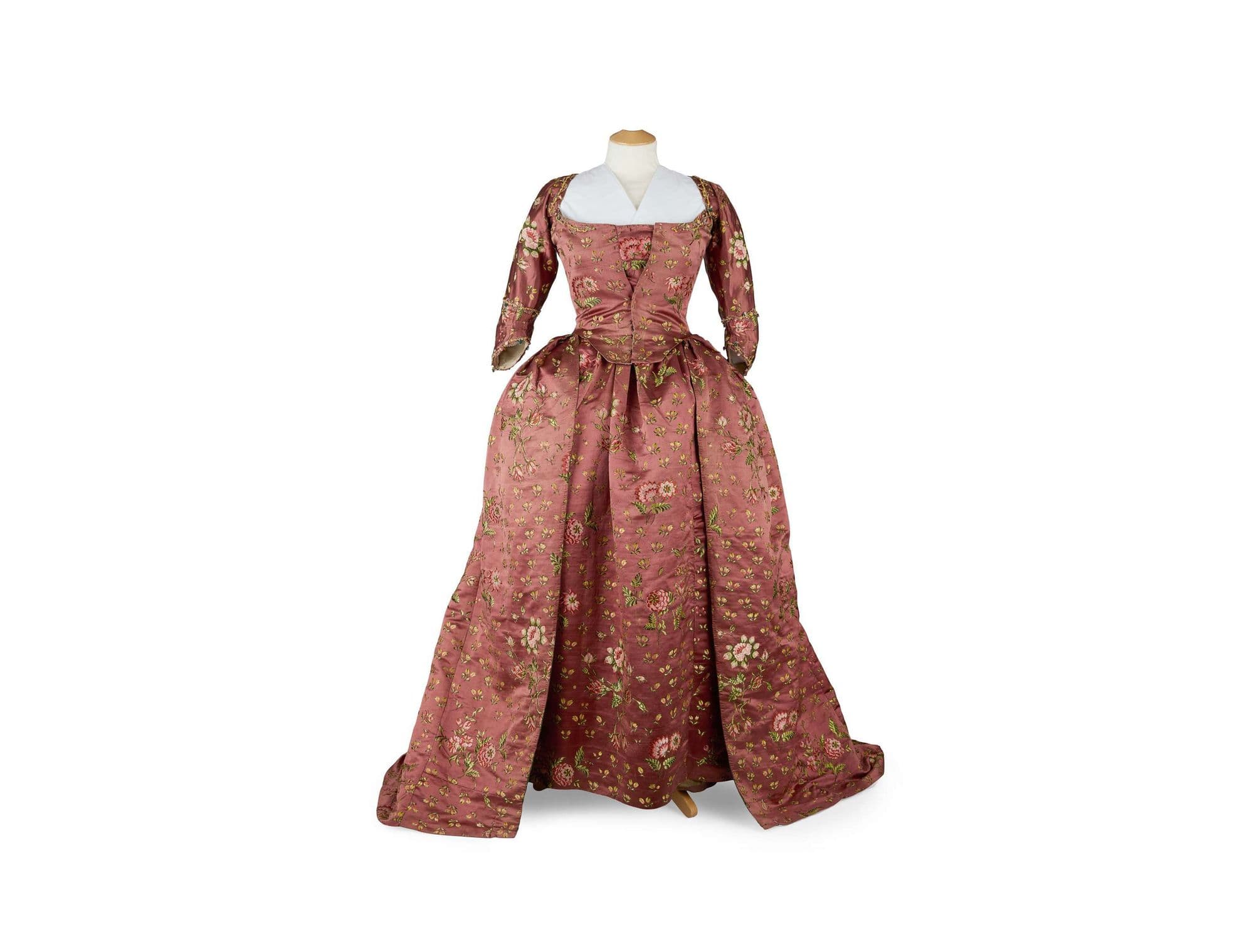 The Ogilvys of Airlie: A Noble Heritage Revealed